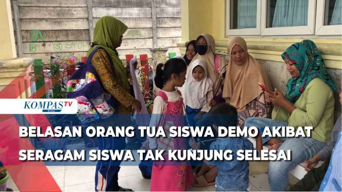 Belasan Orang Tua Siswa Demo Akibat Seragam Siswa Tak Kunjung Selesai