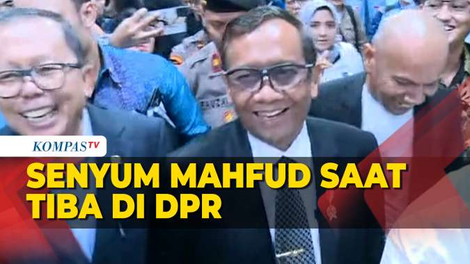 Mahfud MD Penuh Senyum Saat Tiba di DPR, Siap Terbuka Soal Transaksi Janggal Kemenkeu