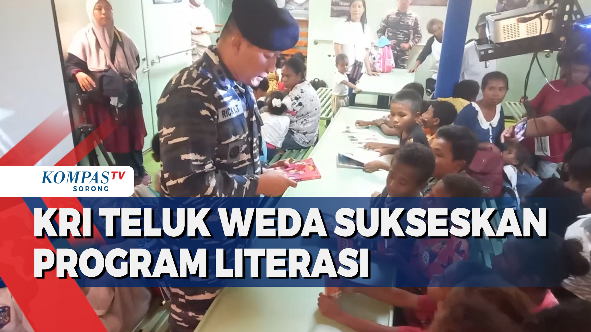 Video: KRI Teluk Weda-526 Jadi Perpustakaan Terapung di Daerah Pesisir ...