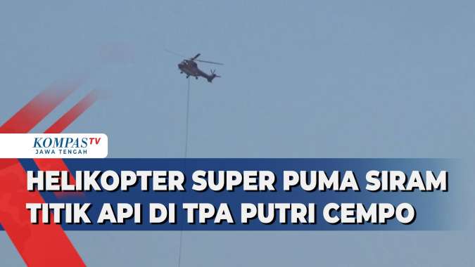Helikopter Super Puma Siram Titik Api di TPA Putri Cempo