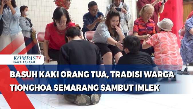 Basuh Kaki Orang Tua, Tradisi Warga Tionghoa Semarang Sambut Imlek