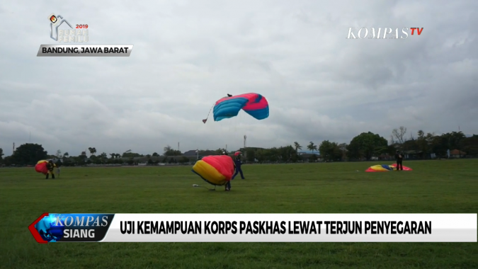 Uji Kemampuan Korps Paskhas Lewat Terjun Penyegaran