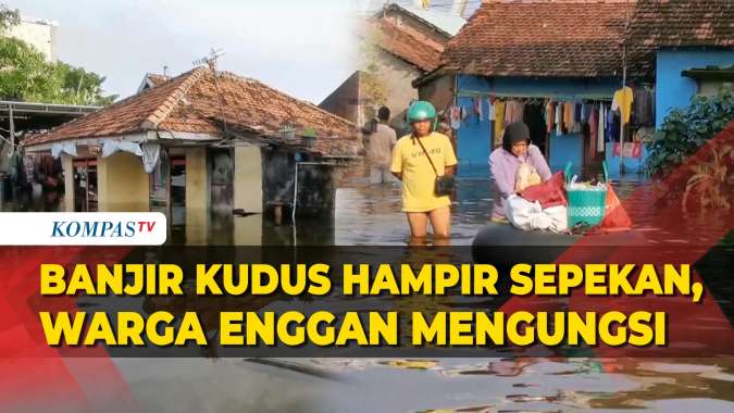 Potret Korban Banjir di Kudus yang Tetap Bertahan di Rumah
