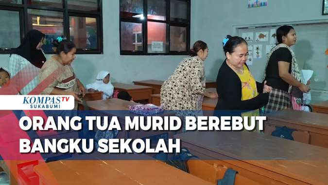 Orang Tua Murid Berebut Bangku Sekolah