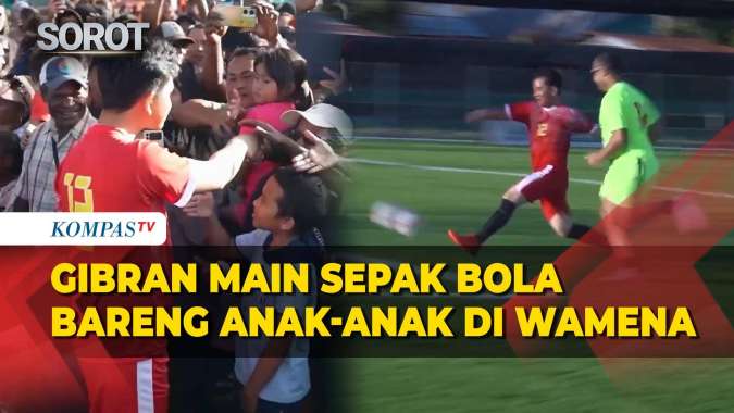 Cetak 2 Gol! Wapres Gibran Main Sepak Bola Bareng Anak-Anak di Wamena