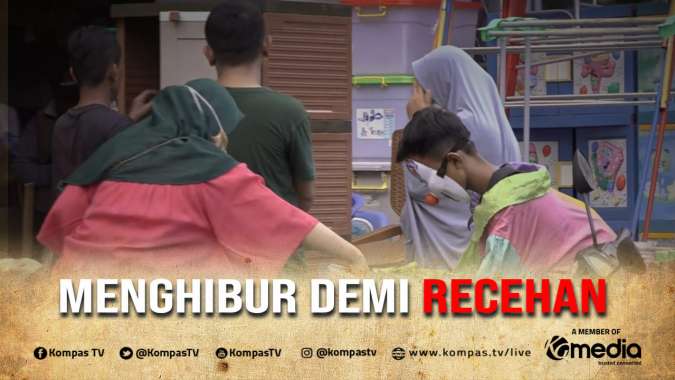 Menghibur Demi Recehan|BERKAS KOMPAS