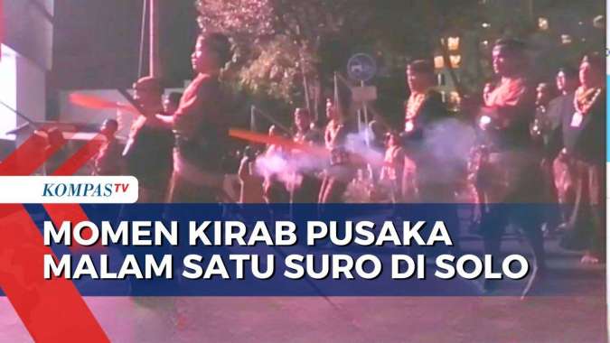 Antusiasme Warga Ikuti Kirab Pusaka Malam 1 Suro Pura Mangkunegaran di Solo
