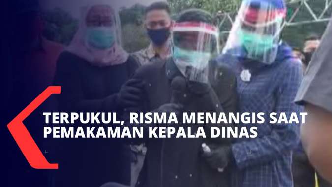 Haru, Risma Menangis Saat Pemakaman Kepala Dinas DP5A Surabaya