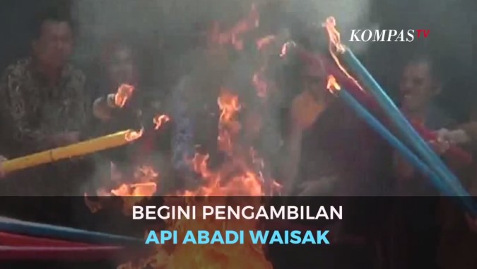 Begini Pengambilan Api Abadi Waisak