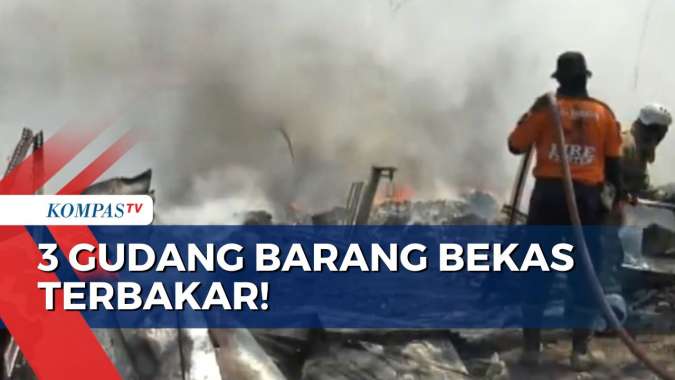 Api Lahap 3 Gudang Barang Bekas di Semarang! Kobaran Api yang Besar ...
