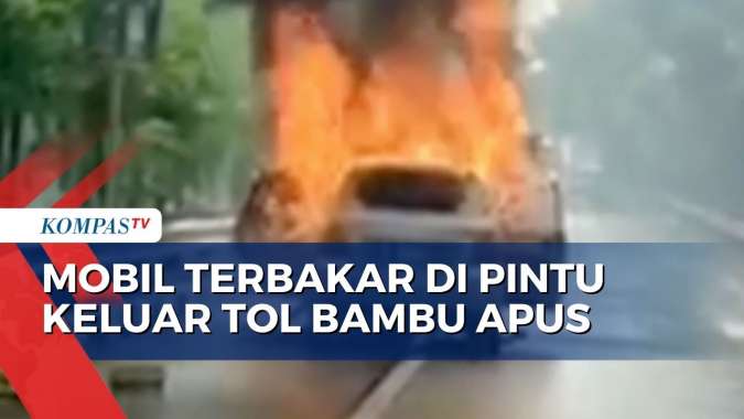 Satu Mobil Sedan Terbakar, Kemacetan Panjang Sempat Terjadi di Pintu ...