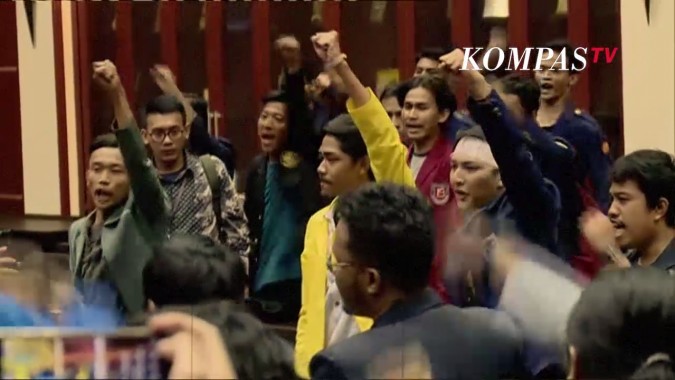 Buzzer Bayaran Jadi Sorotan - BERKAS KOMPAS
