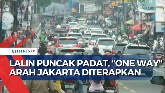 Lalu Lintas Puncak Padat Jelang Libur Tahun Baru, "One Way" Arah Jakarta Diterapkan