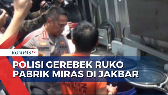 Gerebek Pabrik Miras di Jakarta Barat, Polisi Sita 4 Ribu Botol Lebih Ciu Siap Edar