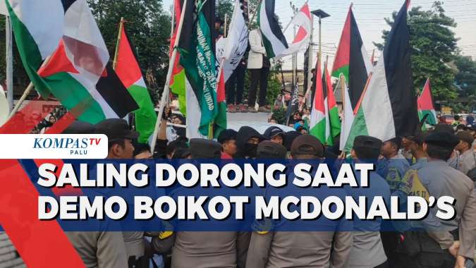 Dorong Saat Demo Boikot Mcdonald's