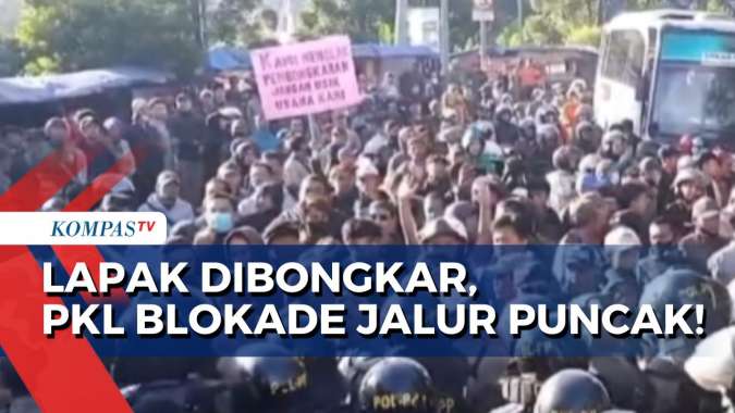 Lapak Dibongkar oleh Satpol PP, PKL di Jalur Puncak Bogor Ricuh dan Blokade Jalan!