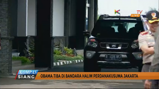 Barack Obama dan Keluarga Tiba di Jakarta