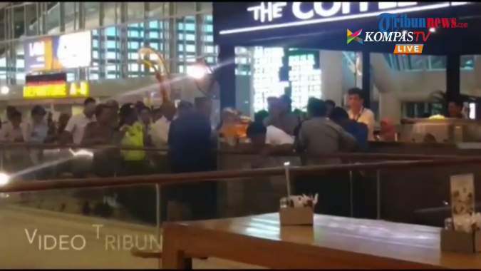 Bule Ngamuk dan Hendak Bunuh Diri di Bandara Bali