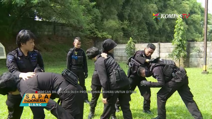 Begini Aksi Tim Gegana Brimob saat Latihan Bela Diri Taktis
