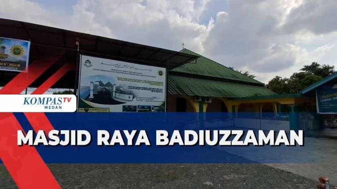 Melihat dari Dekat Masjid Raya Badiuzzaman