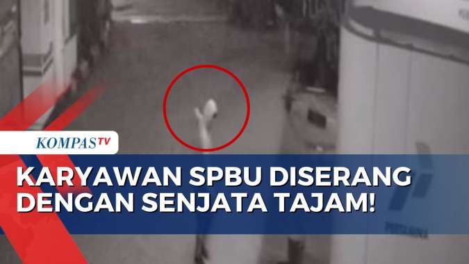 Rekaman CCTV Gangster Serang Karyawan SPBU dengan Sajam di Bogor
