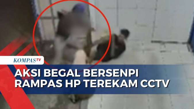 Aksi Begal Bersenjata Api Rampas HP di Warakas Terekam CCTV
