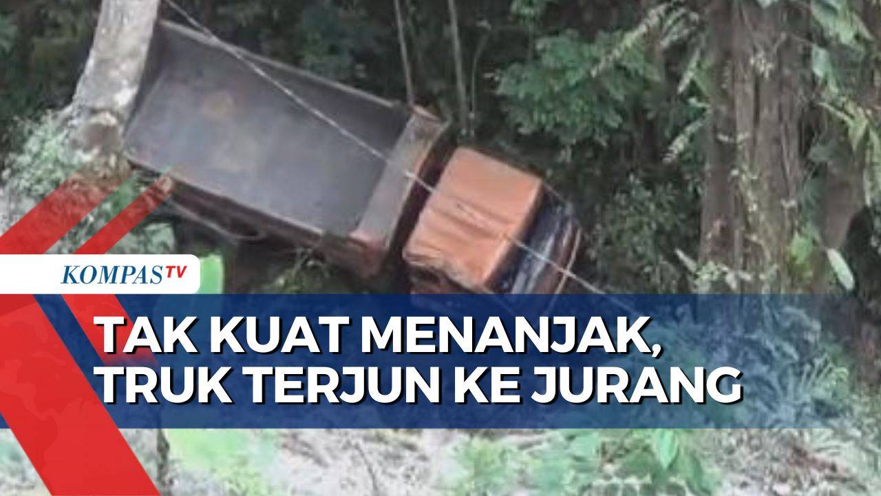 Video: Truk Muatan Bahan Material Terjun ke Jurang Akibat Tidak Kuat Menanjak