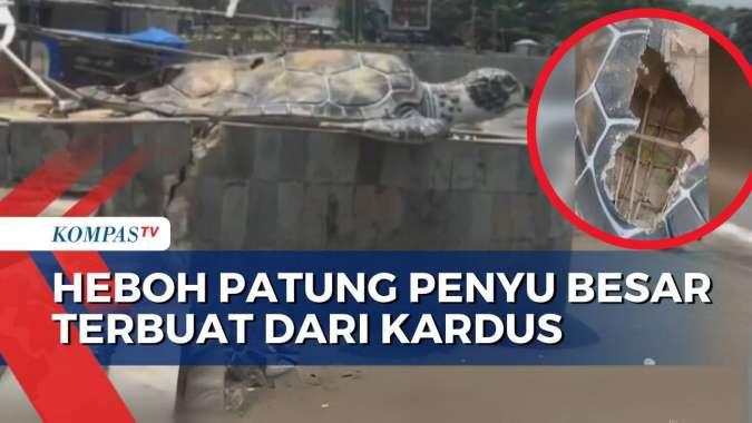 Heboh Patung Penyu Besar di Alun-Alun Gado Bangkong Sukabumi Terbuat dari Kardus dan Bambu