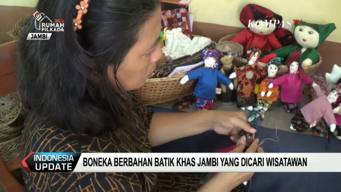 Boneka Berbahan Batik Khas Jambi yang Dicari Wisatawan
